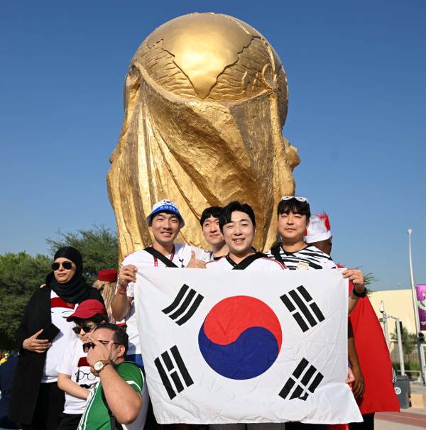 ‘죽어도 한국 플래카드 목 터져라 응원할게요”