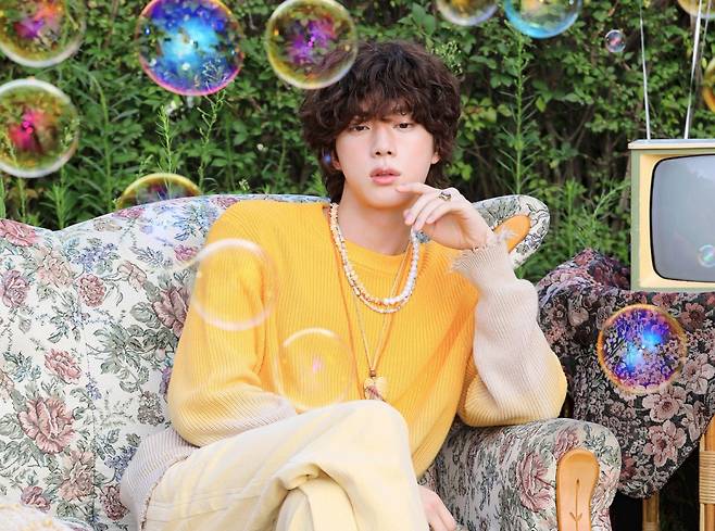 방탄소년단 진 The Astronaut 美빌보드 월드 디지털 송 세일즈 차트 3주 연속 1위 韓솔로 10년내 최장 1위