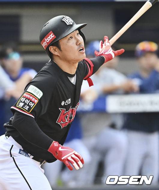 롯데에서 온 선행왕, KT와 본격 협상 스타트…FA 잔류 청신호?