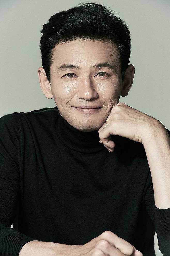 진짜로 베테랑2에서 황정민과 대결하는 꽃미남 배우 필더무비