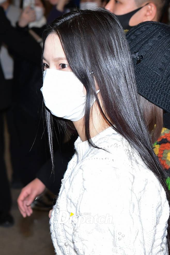 현장포토 눈맞춤에 손인사”최유진 특급 팬서비스