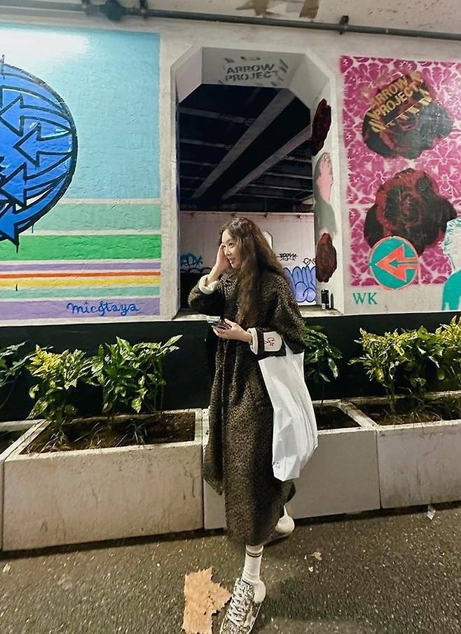 정려원 멈출수 없는 여행 본능 추워도 직진 레오파드 코트 일본 여행룩 패션엔