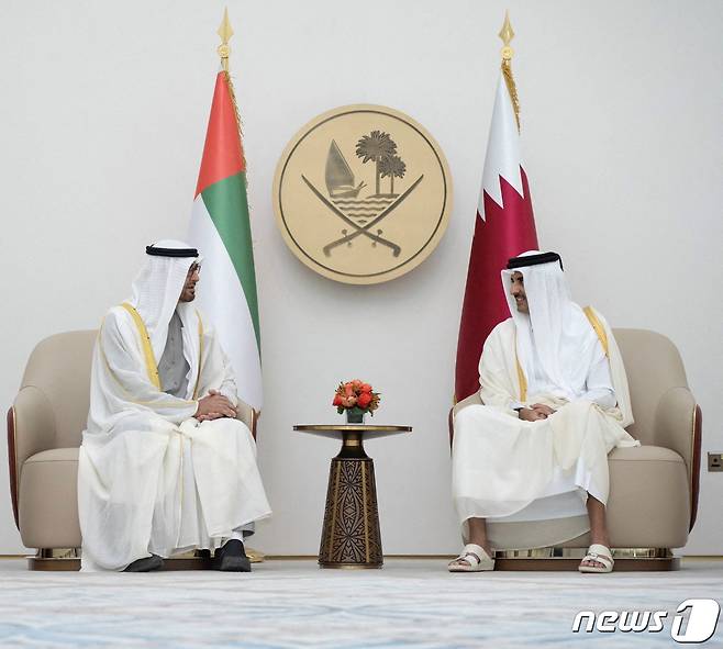 Uae대통령 2017년 단교 후 첫 카타르 방문협력 관계 강화