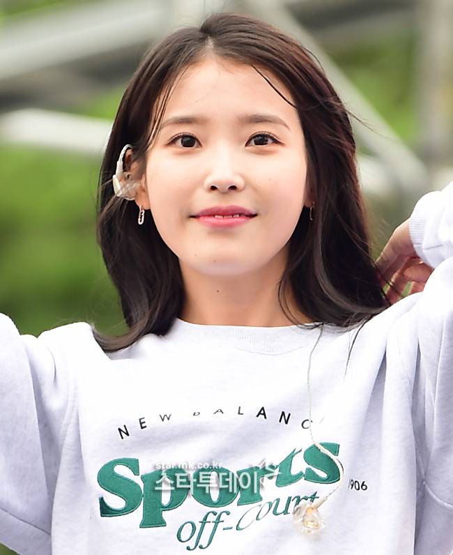 아이유 지연♥황재균 결혼식 축가 부른다