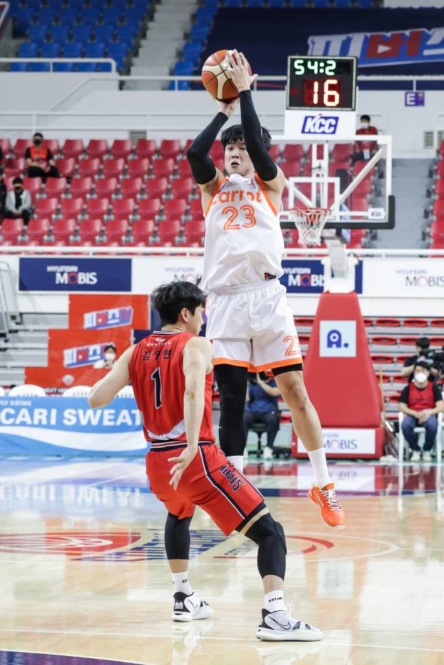 전성현 4q 14점 폭발 캐롯 현대모비스 77 71 제압2연패 끝공동 2위로