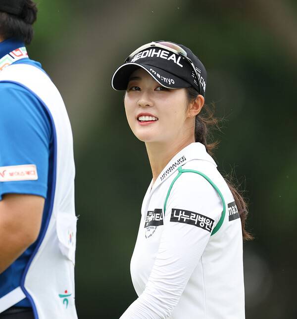 버디로 홀아웃하는 김재희 프로 Klpga 개막전 하나금융그룹 싱가포르