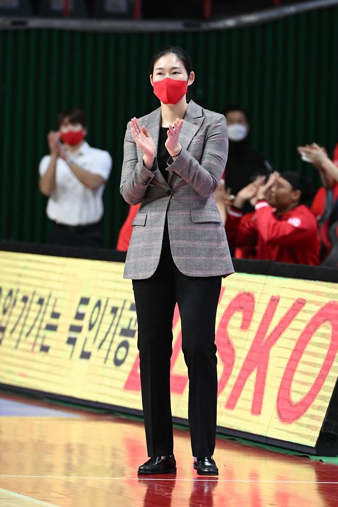 박정은 BNK 감독 "안혜지, 패스 센스 타고 났다"