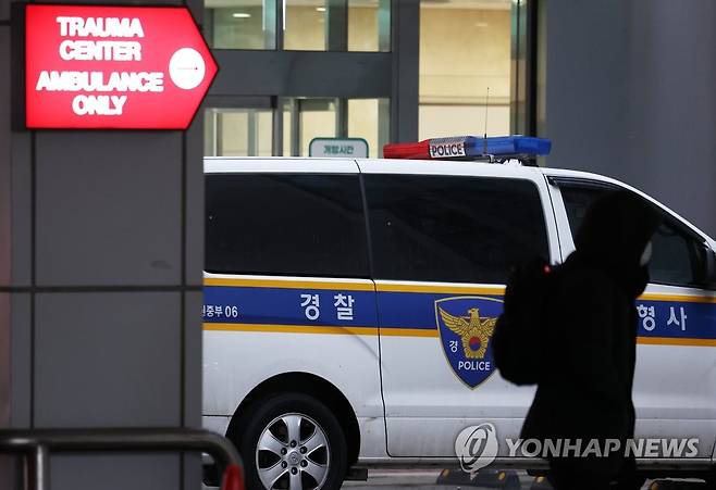 경찰 김만배 극단선택 시도한 벤츠 차량 내부 감식
