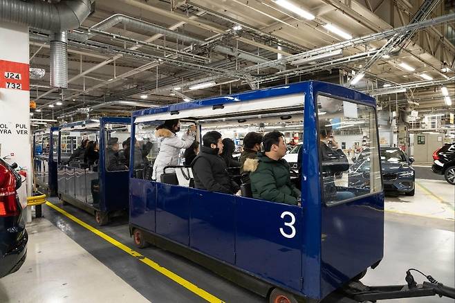 르포 車생산에 여성의 섬세함은 필수볼보 토슬란다공장 가보니