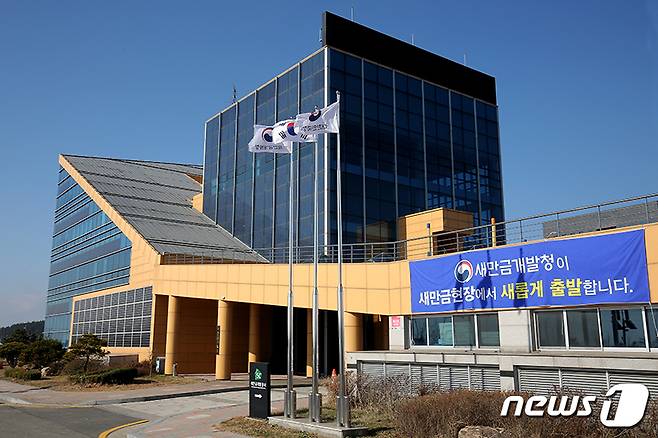 새만금 국가산단 신규 건축 공사 활기총 15곳·1390명 취업유발 효과