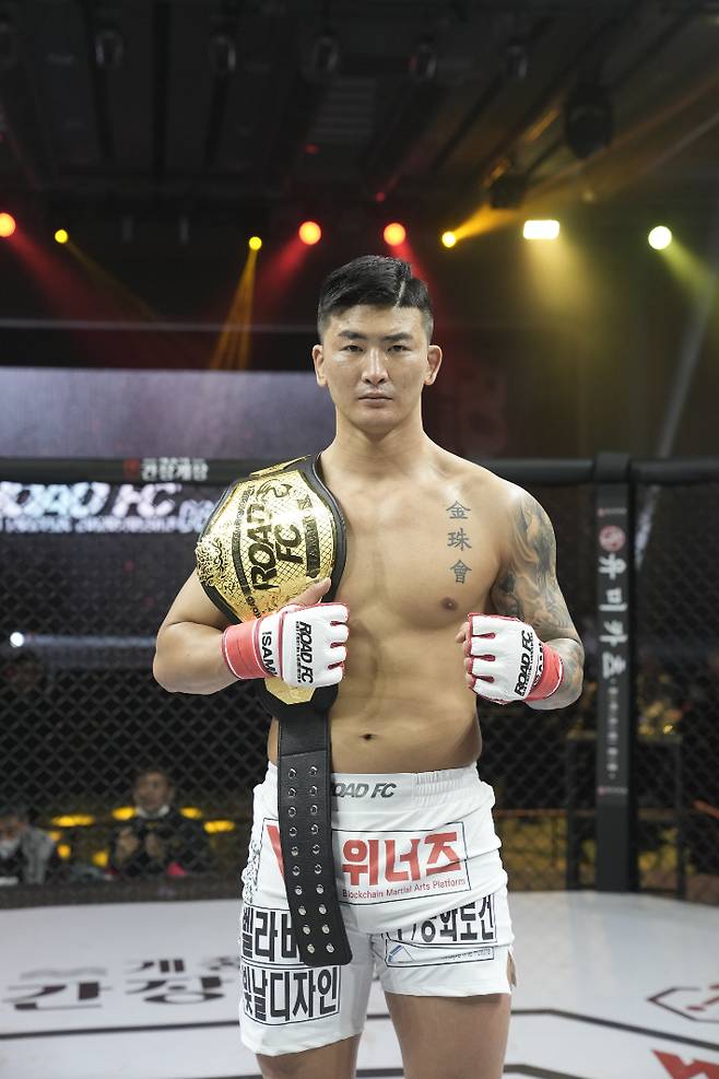 12초 만에 챔피언김태인 로드fc 새 라이트헤비급 왕좌에