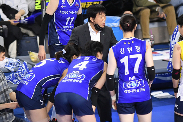 베테랑 감독의 냉철한 진단 우리 이러다 연패 길어진다 패장 코멘트