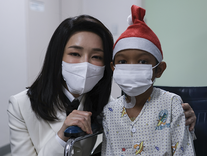 김건희 여사는 제 은인캄보디아 환아 서울서 수술받고 회복 중