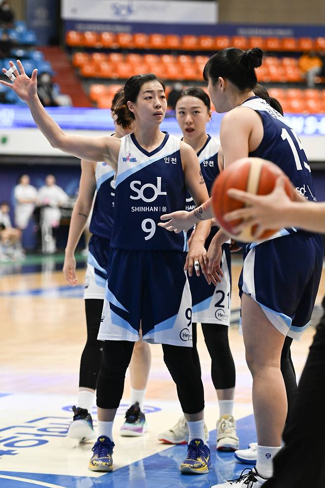 ‘팀 최소 어시스트 면했지만 신한은행 완패 굴욕 씻진 못했다