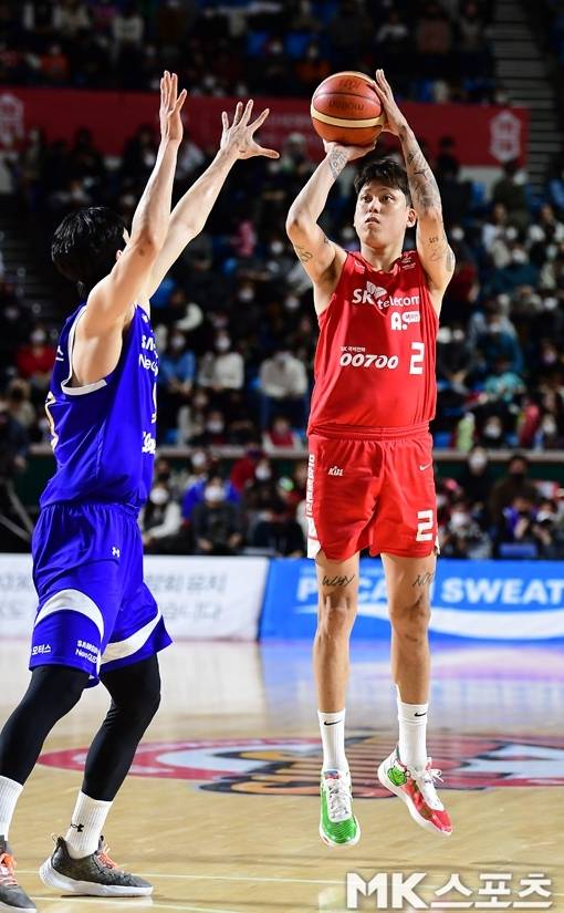 3Q 워니·4Q 최준용 폭발! SK, S-더비서 해피 크리스마스…삼성 3연패 [MK잠실]