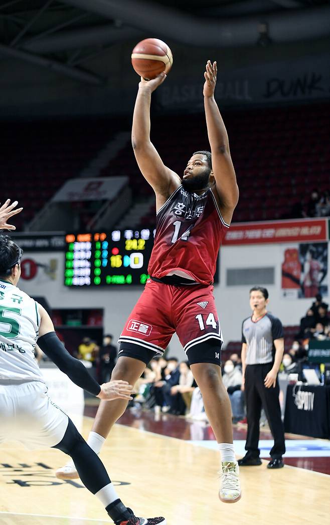 [BK 리뷰] '부활한 스펠맨의 원맨쇼' KGC, DB 잡고 2연승 행진