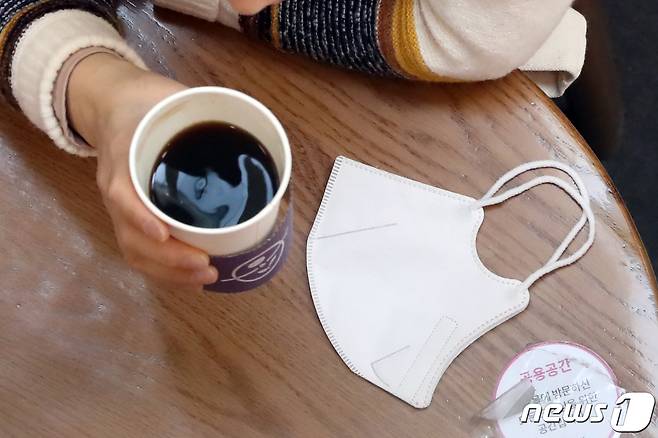 속보 실내마스크 30일부터 해제의료기관·대중교통은 제외