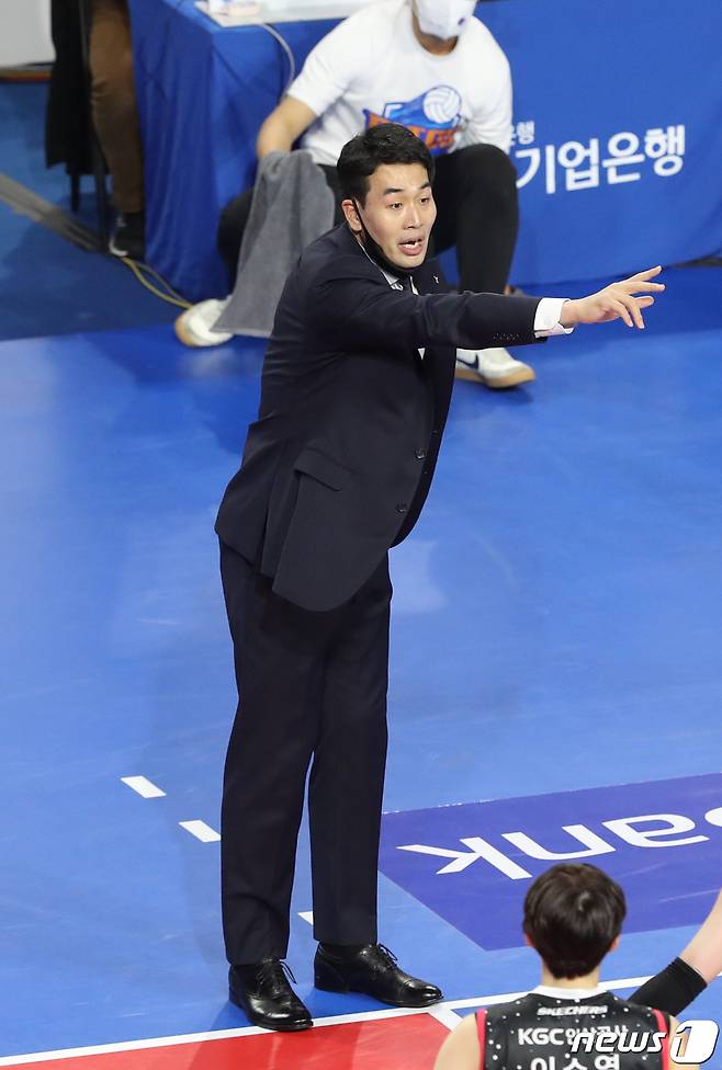 Kgc인삼공사 고희진 감독 여자배구는 블로킹보다 수비가 중요해
