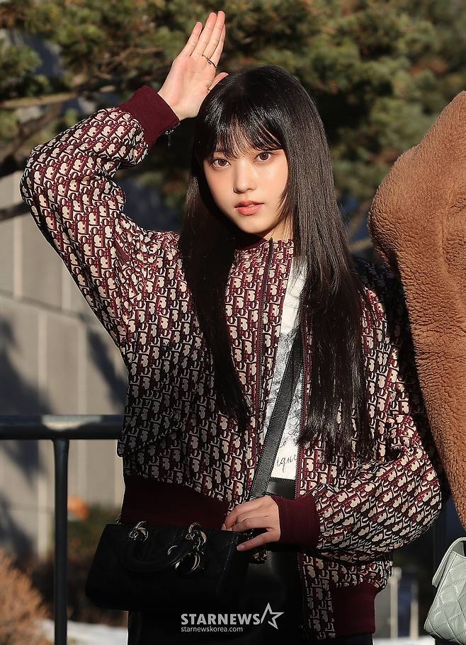 뉴진스 해린 아기 고양이의 토끼 포즈 ★포토