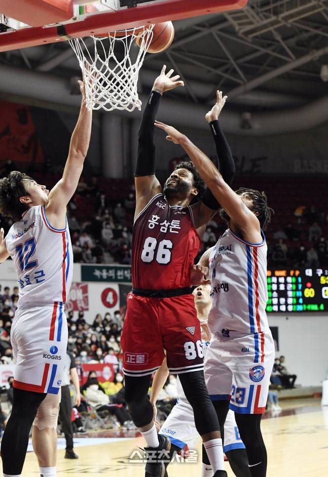 '먼로 극적 결승골' KGC, 연장 끝 가스공사 제압...1위 수성전 계속 [SS 안양in]