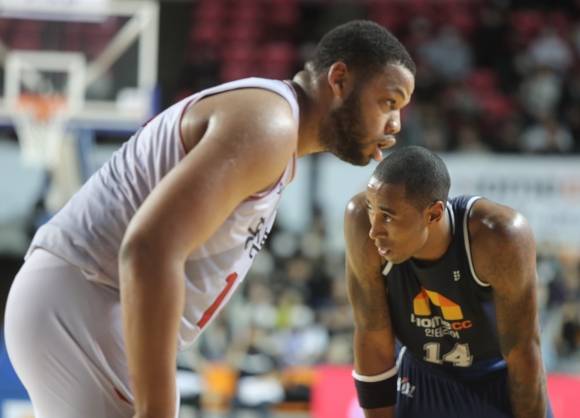 외국인 장군멍군… KGC 19초 남기고 ‘쐐기슛’