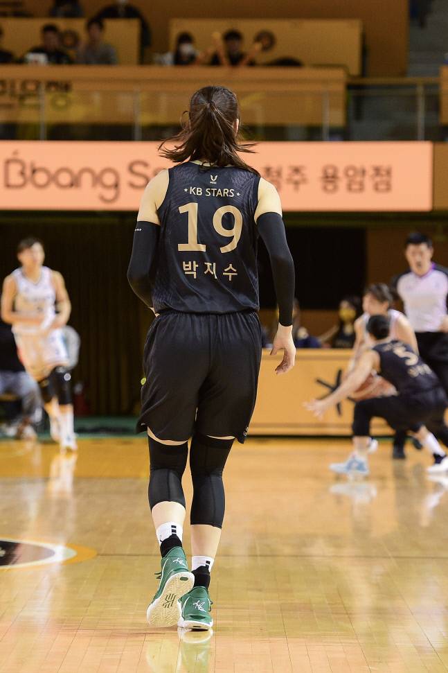 '하필 이 상황에' 박지수 부상...KB, 플레이오프 전선 '초비상' [SS 시선집중]