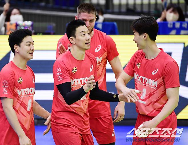 시즌 최다 관중 보답했다한국전력 현대캐피탈 잡고 4연승and4위 등극 수원 리뷰