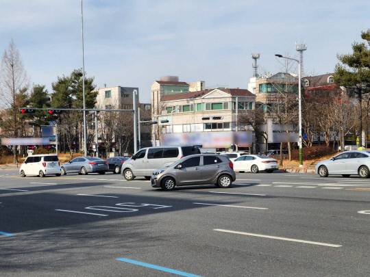 교차로 유턴 구역에 늘어선 차량교통 체증으로 시민 불편 증가