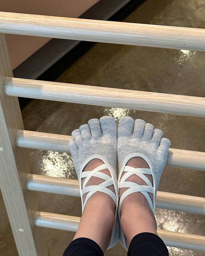 BLACKPINK Jennie Kim , now perfect toe socks...Lovely moment