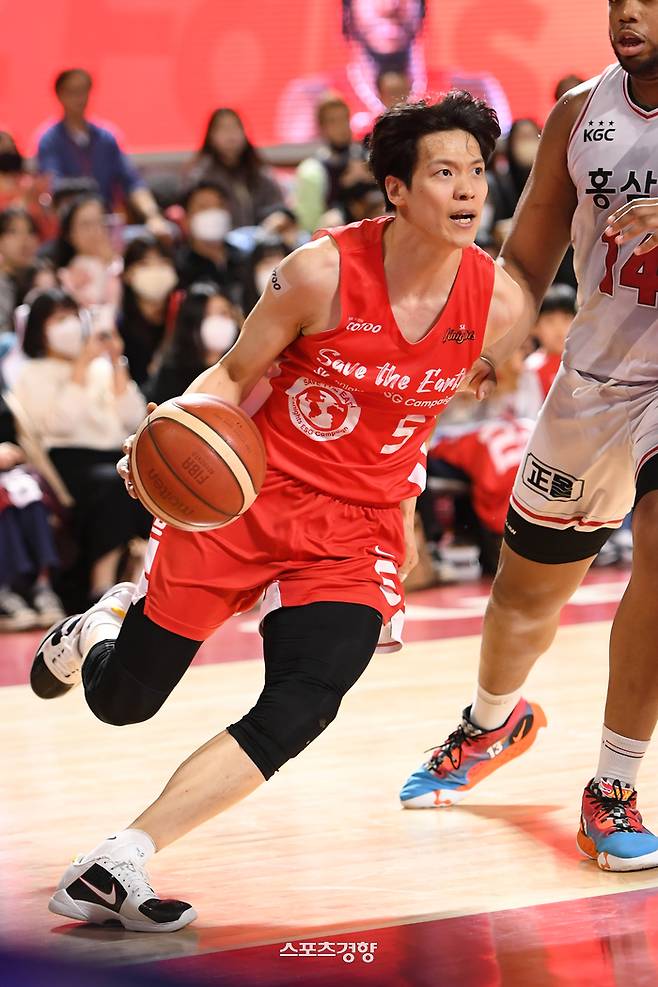 김선형 폭발한 SK, KGC 11연승 저지