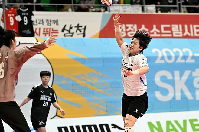 ‘무서운 신인 김민서 앞세운 삼척시청 대구시청 꺾고 핸드볼리그 2위