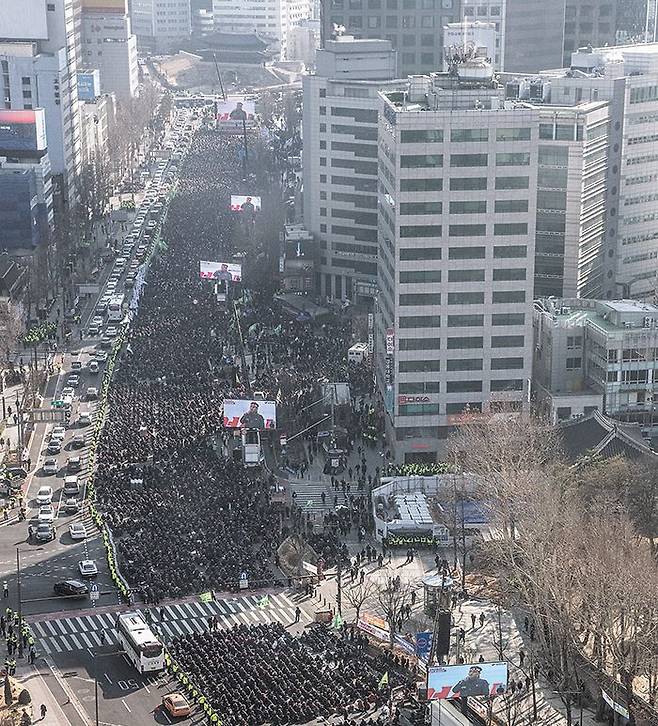 민노총 동시다발 시위에 도심 온종일 몸살