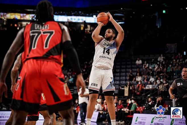 [EASL] ‘스펠맨 53점·먼로 트리플더블’ KGC, 산 미구엘에 55점 차 대승···결승 진출 확률↑