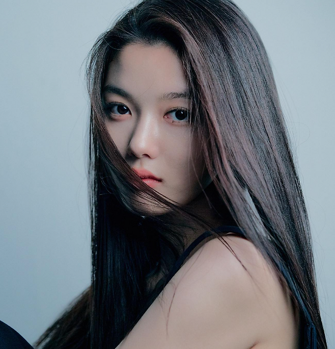 국민 여동생김유정살 확 빠져 성숙해졌네뒤태 여리여리 백리스룩 어썸클