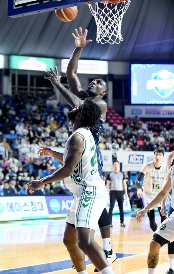 [BK 리뷰] '6강 포기 못해' KCC, DB에 낙승... 2연패 탈출 성공