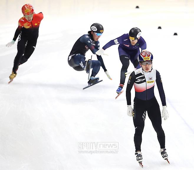 쇼트트랙 세계선수권 박지원 이준서 홍경환 1000m 준결승 진출린샤오쥔은 탈락