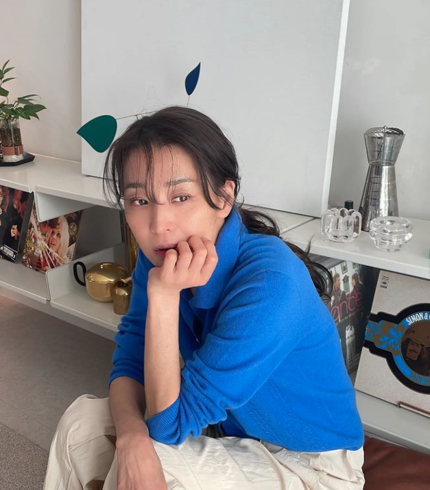 한고은뜸하더니 초동안 비주얼48세 믿기지 않는 블루컬러룩 어썸클