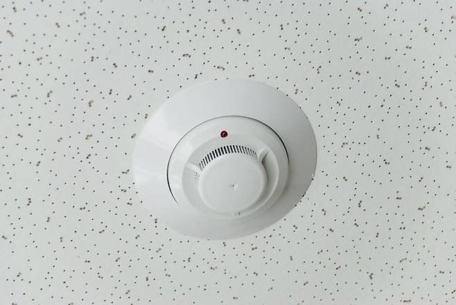 미용실 女화장실 천장에 화재경보기 알고 보니 몰카30대 남성 입건
