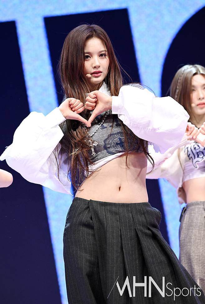 엔믹스 설윤 설렘을 부르는 봄꽃 미모에 반전 카리스마 까지 Ms앨범