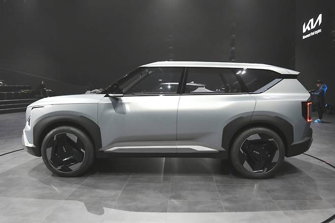 기아 EV5 콘셉트카 공개, EV9만큼 매력적인 SUV | 탑라이더