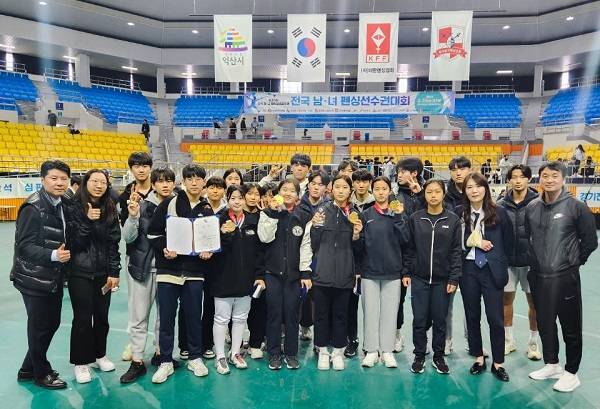 펜싱 명가 중경고 펜싱연맹회장배 전국대회 금메달 3개 쾌거