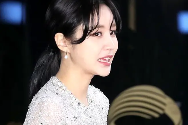 4살 연상 남편과 결혼 5개월 만에 깜짝 소식 전한 여배우 뉴스에이드