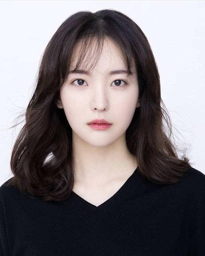 역대급 여권사진으로 자연미인 인증한 연예인 키노라이츠