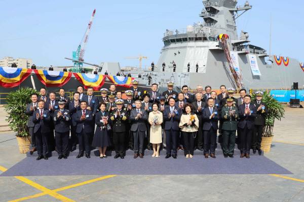 3600t급 최신예 호위함 1번함 충남함 진수