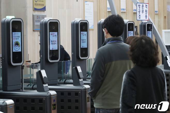 中은 이걸로 사찰도 한다던데얼굴 인식이 불편한 사람들