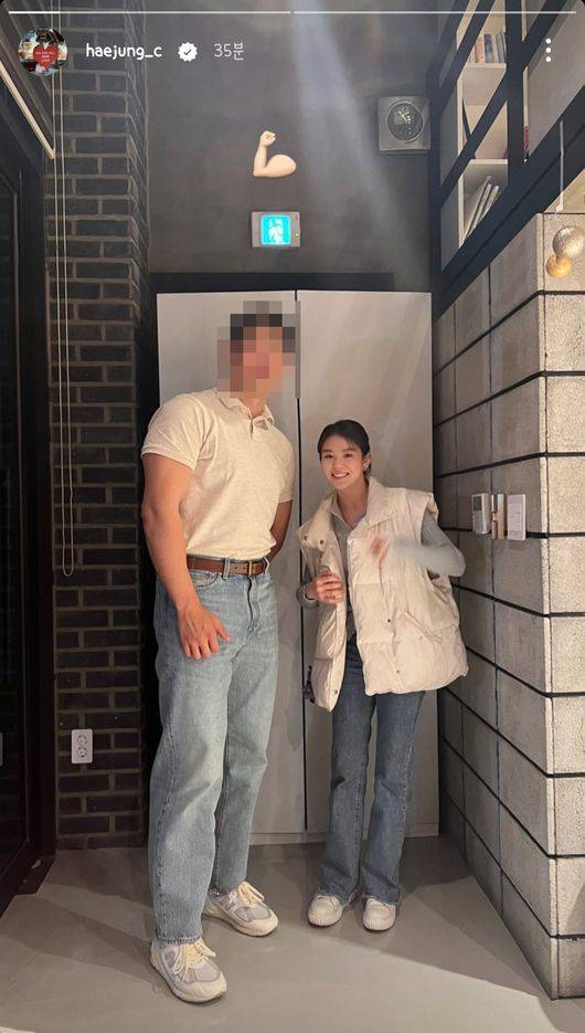 Cho Jae-hyun 's daughter Cho Hye-Jung , right? Thin arms and legs. You ...