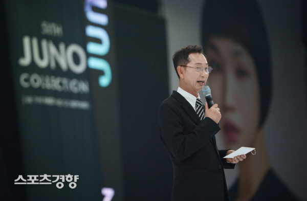 인사말하는 김현철 준오헤어 사장 스경포토
