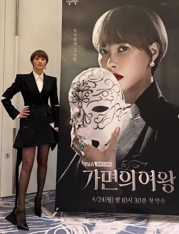 매일 윗몸 일으키기 600번 독하게 살빼고 20대같은 모습 만든 유명여배우초미니룩 어썸클