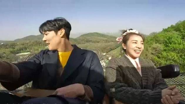 Park Tae-hwan , Sandara Park and Marineland date...red to the ears ...