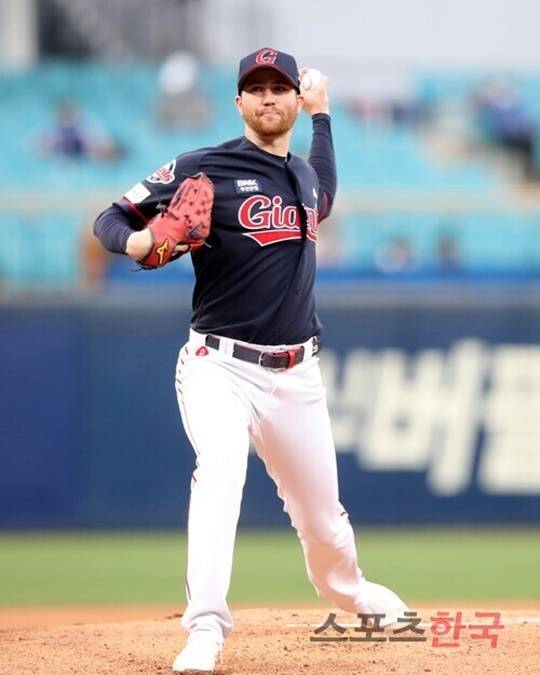 스트레일리 반즈 릴레이 호투 1위 롯데 외국인 투수도 반등했다